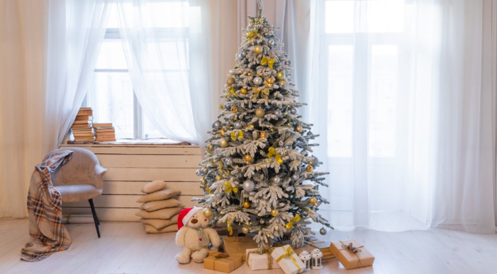 Christmas Décor Do’s and Don’ts When Selling | ShineRocks